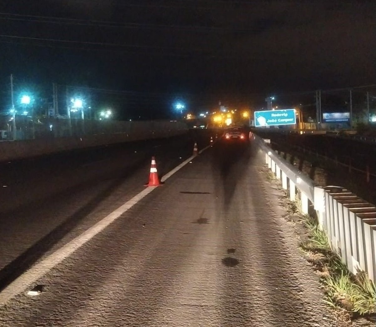 Homem morre atropelado em rodovia enquanto buscava combustível para motocicleta em Jundiaí ...