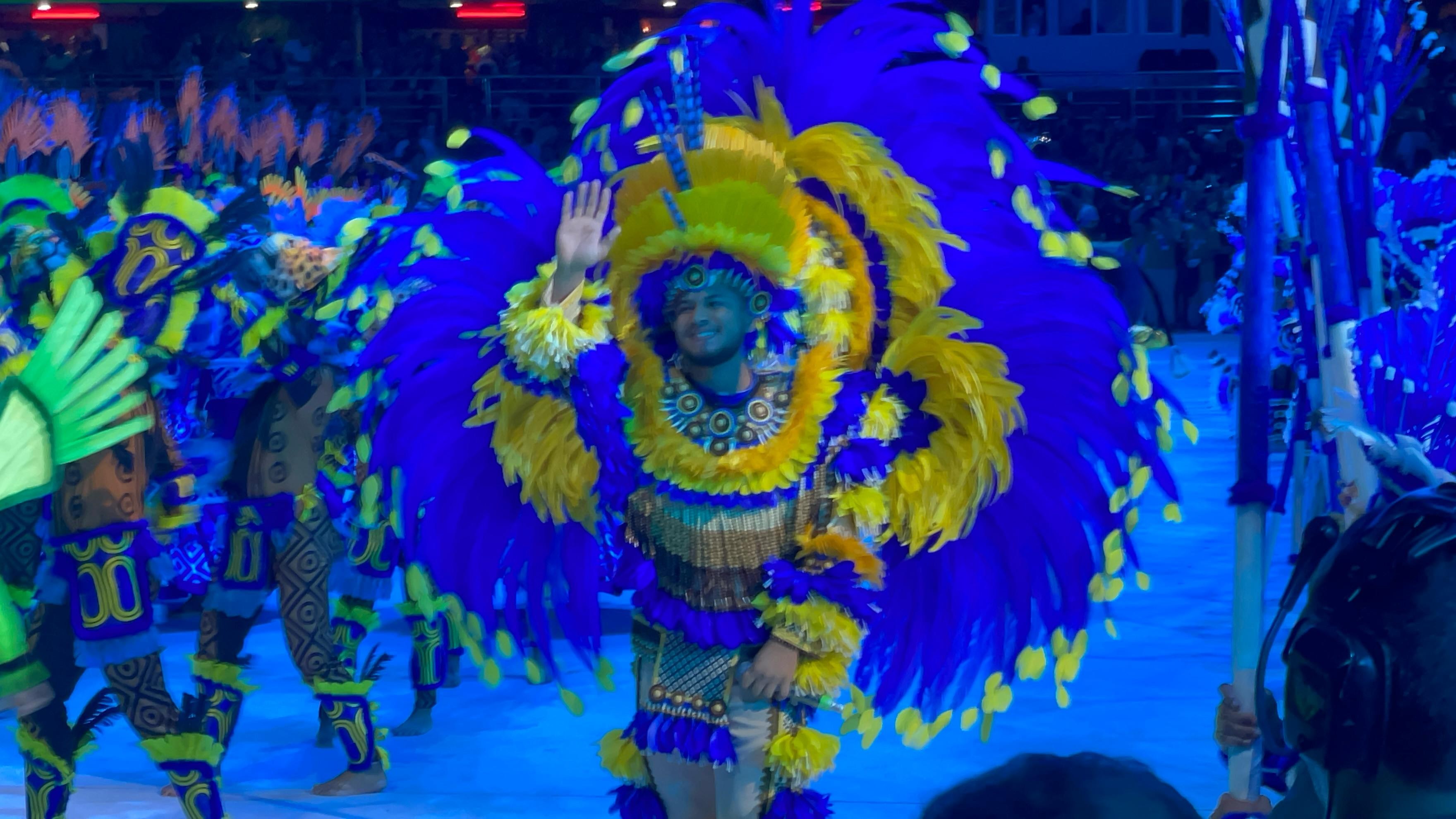 Patrick Araújo embala estreia do Caprichoso com ‘O Couro Vai Comer’ no Festival de Parintins ...