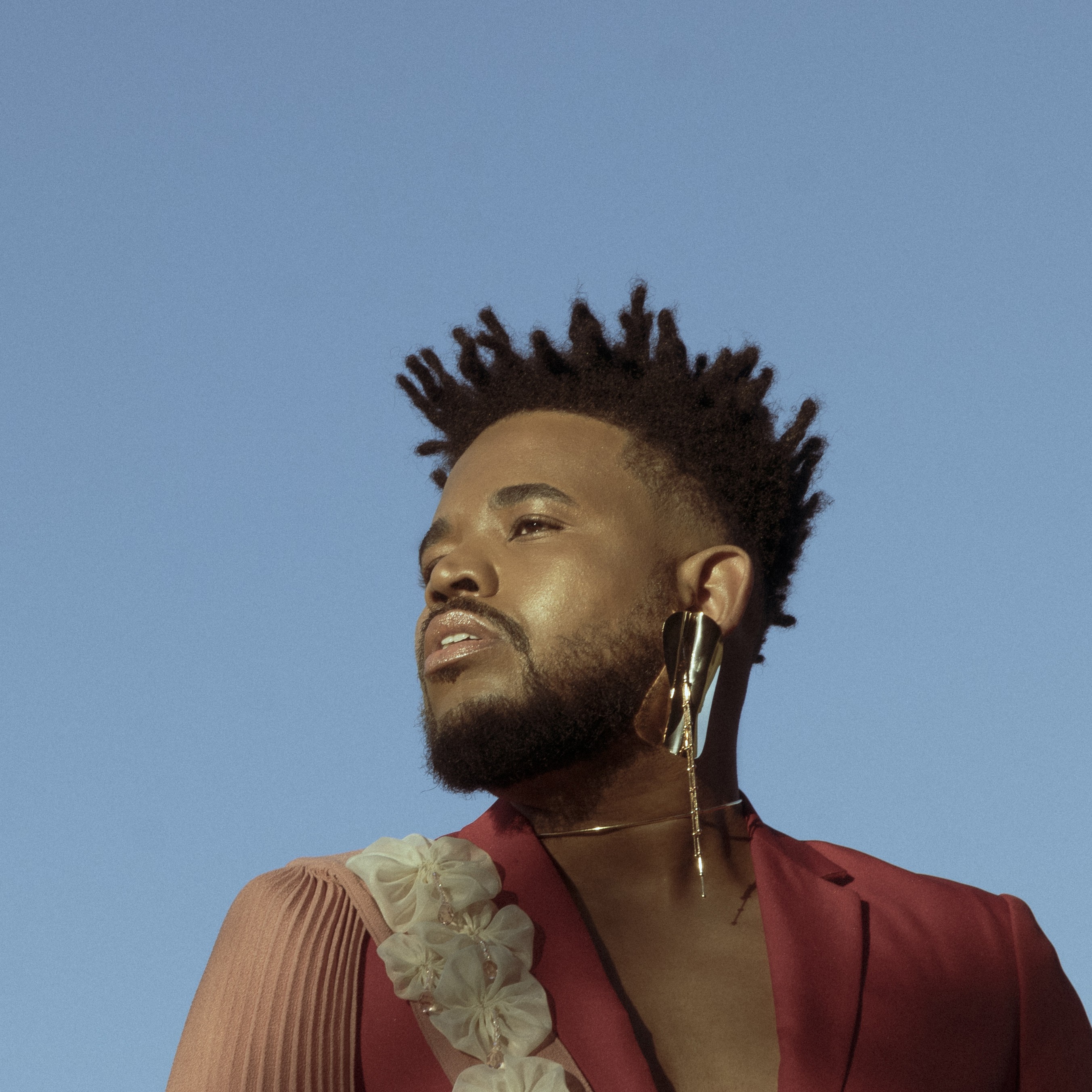 Theodoro versa sobre amor sob o prisma do homem preto em álbum feito ...