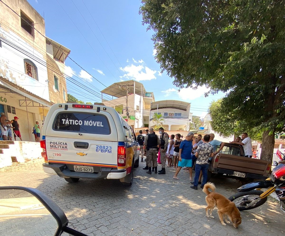 Homem é morto a tiros no bairro Altinópolis, em Governador Valadares ...