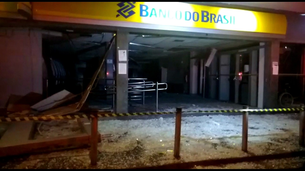 Criminosos explodem agência bancária na Zona Oeste do Rio