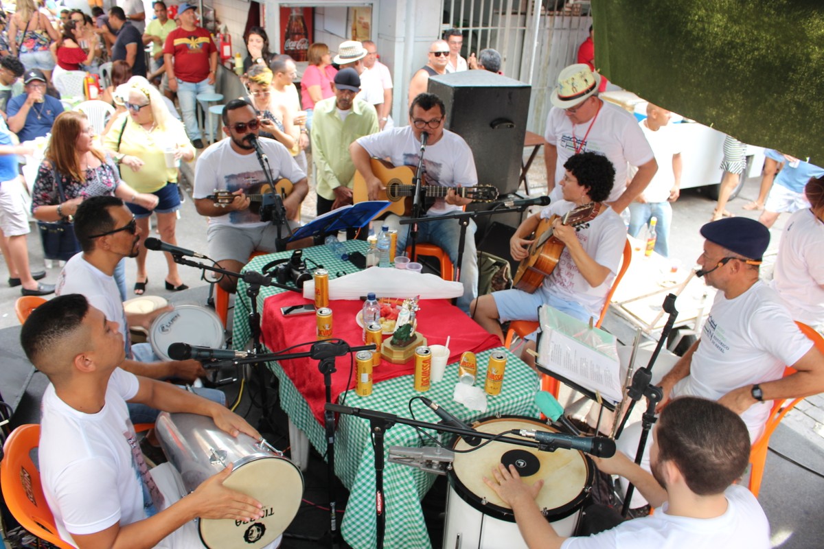 Projeto 'Hoje Tem Samba no Beco' recebe o cantor Isaque Galvão neste ...