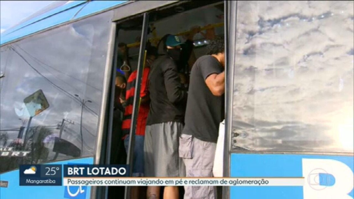 Ônibus do BRT seguem superlotados durante a pandemia do coronavírus no ...