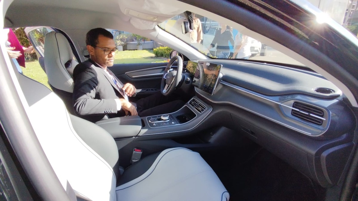 BYD fecha acordo com a Uber para ofertar 100 mil carros elétricos para ...