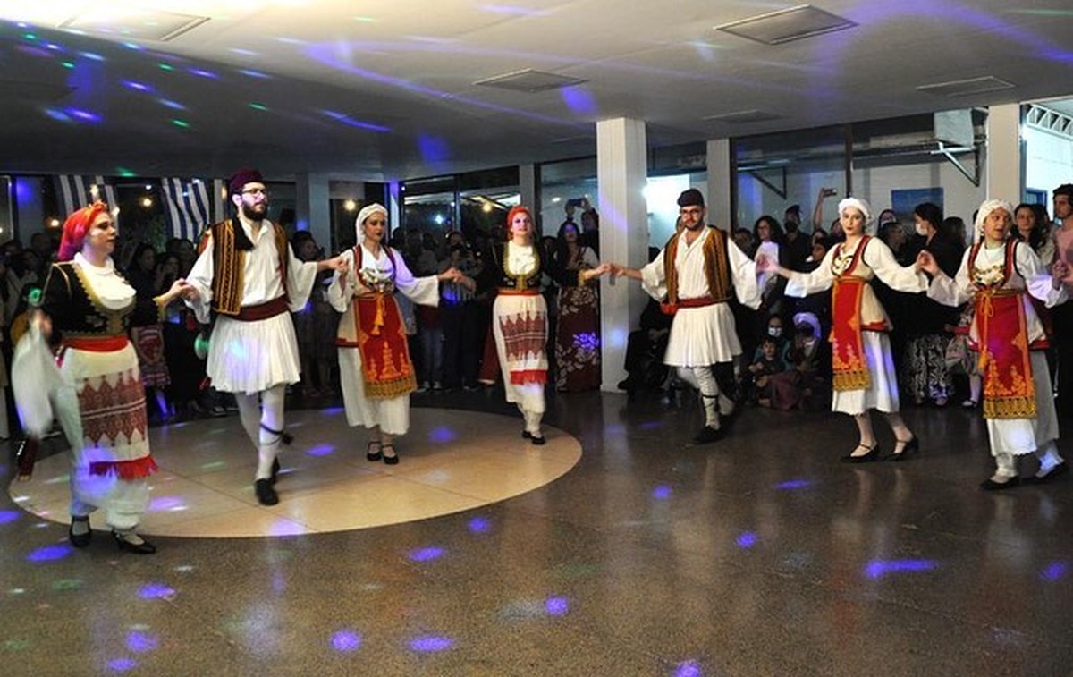 Festa grega: Quebra de pratos e tradição fortalece laços entre ...