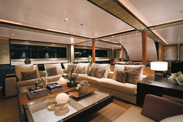 Barco de luxo e tornado raro: o que se sabe sobre o naufrágio de iate ...