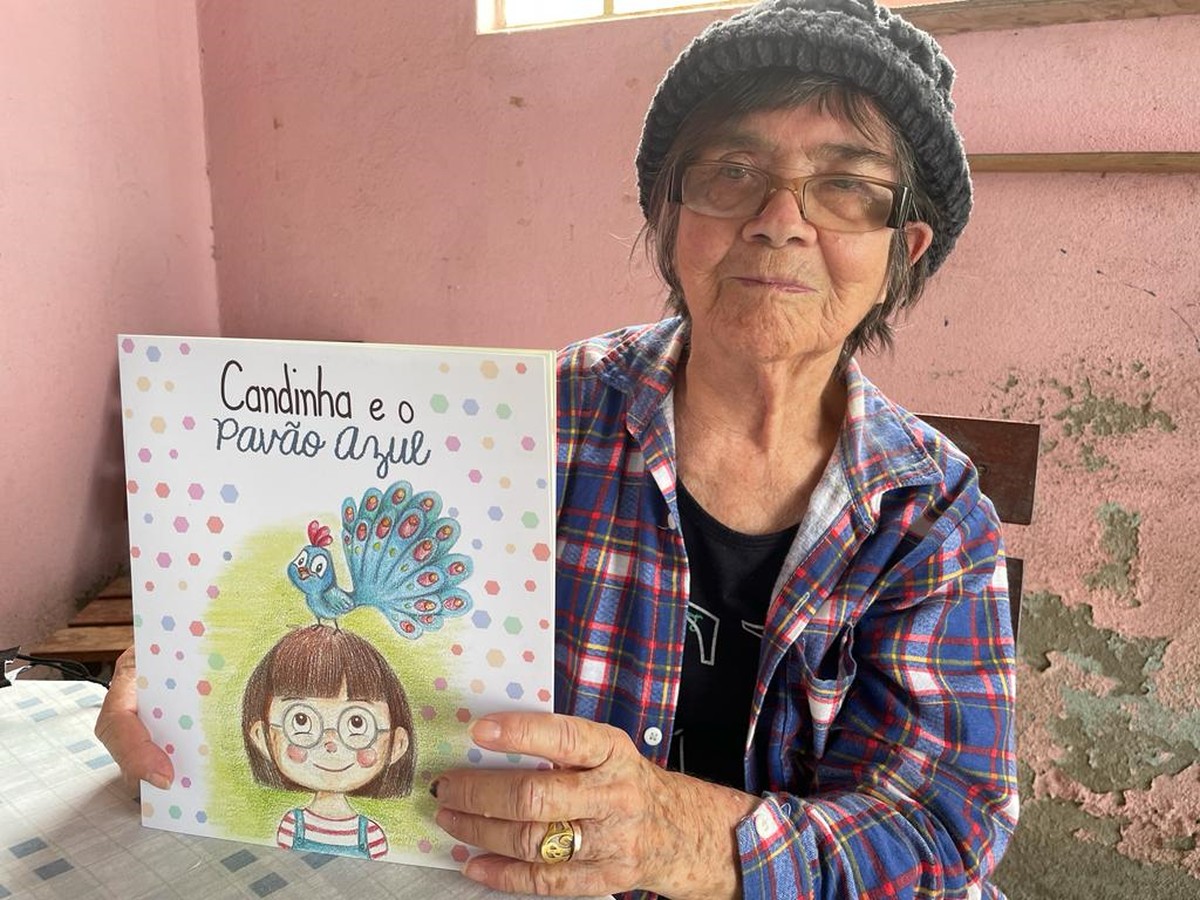 Morre Maria Cândida, figureira que criou o tradicional pavão azul ...