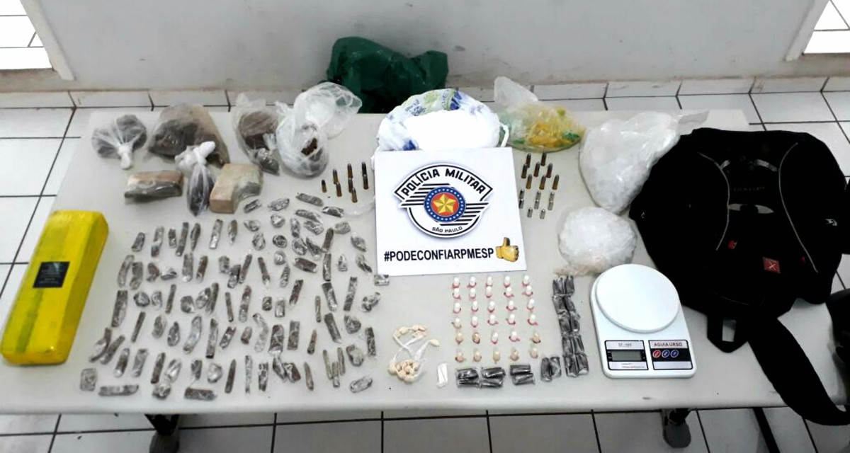 Polícia apreende munição e drogas nos fundos de favela em Marília ...