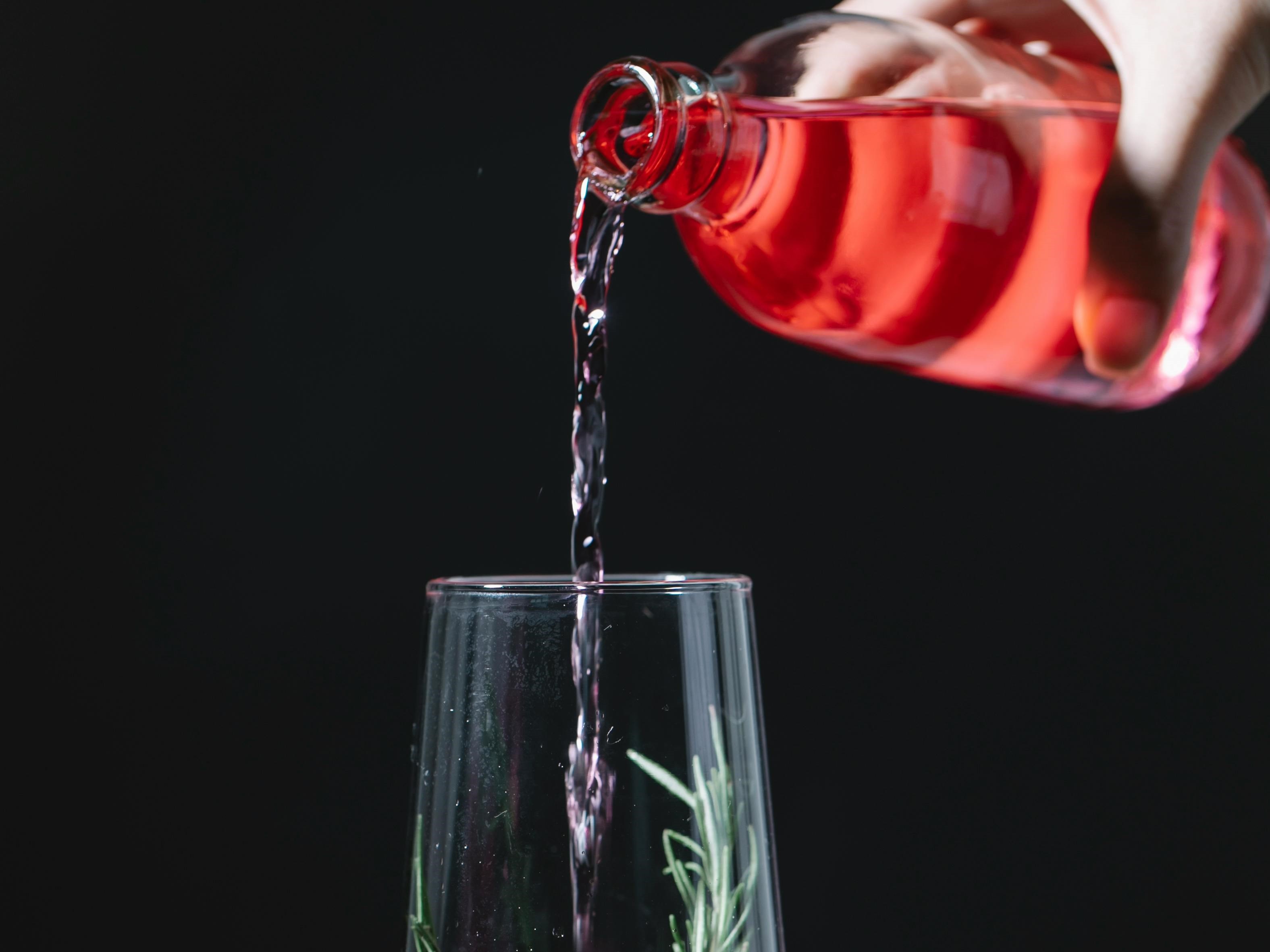 Agência dos EUA proíbe corante vermelho eritrosina em alimentos e ...