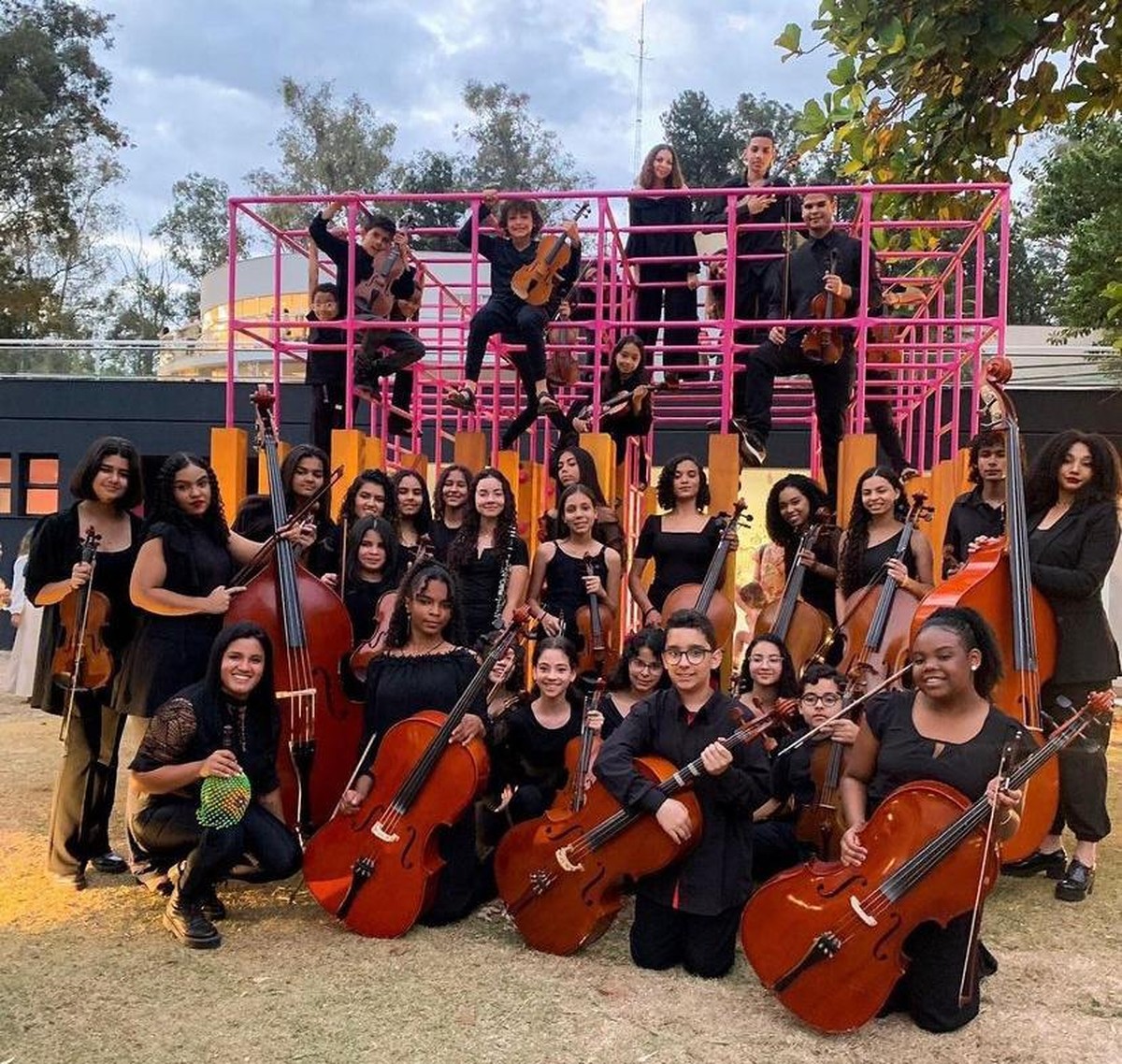 Orquestra Jovem das Gerais se apresenta em evento beneficente na Casa Samaritana em Divinópolis ...