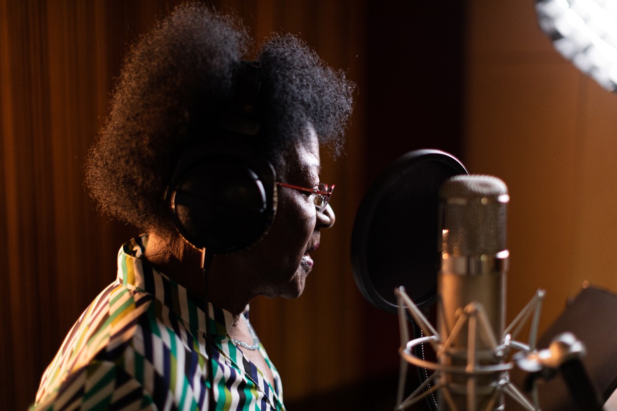 Alaíde Costa canta Gilberto Gil e Ivan Lins em álbum feito sob direção ...