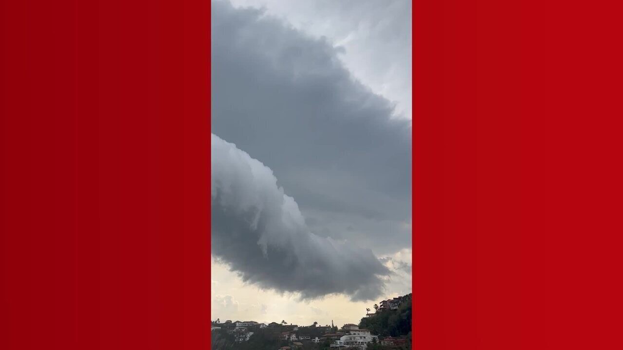Nuvem-rolo traz ventania para o Rio; no Corcovado, trenzinho para após ...