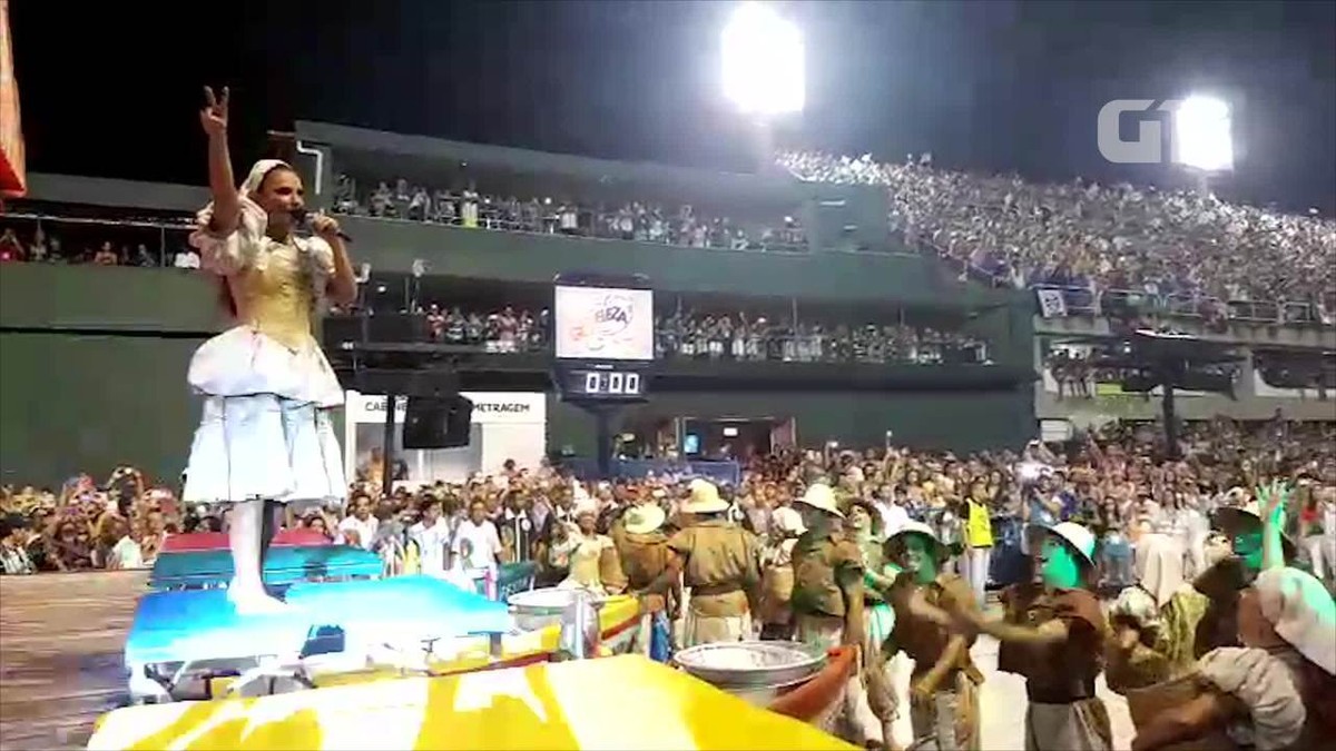 Carnaval no Rio: memes, gifs e vídeos contam a 1ª noite de desfile ...