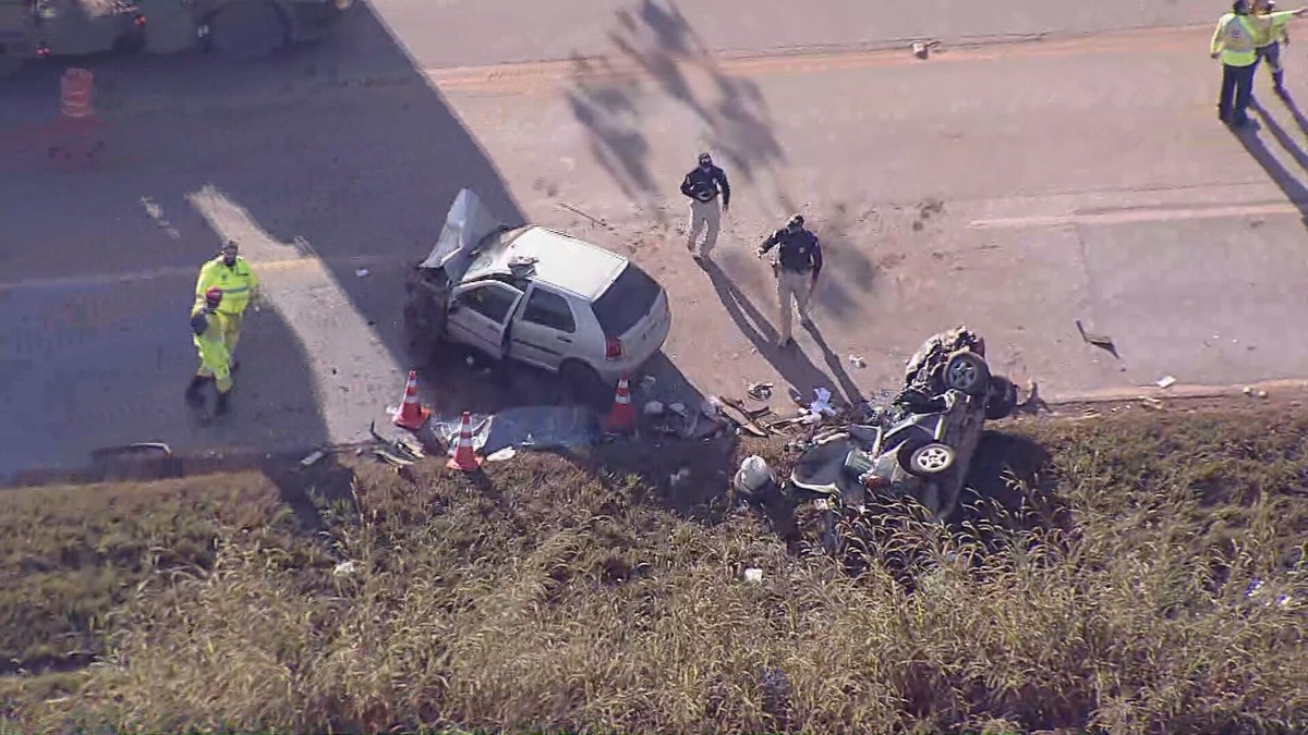 Batida de frente entre carros deixa um morto e feridos na BR-040, em Congonhas; FOTOS | Minas ...