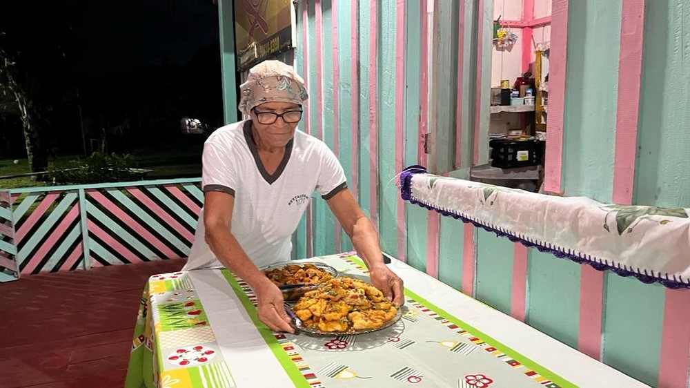 Vivendo da floresta: conheça história de casal que construiu ...
