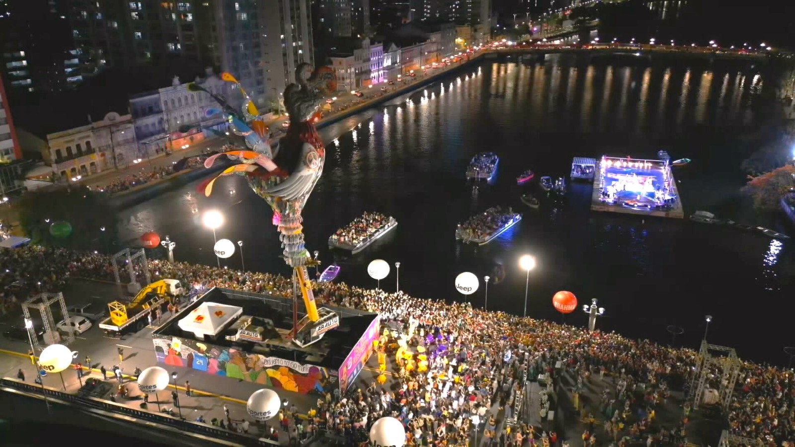 Tradição do carnaval do Recife, Galo Gigante comanda festa há 29 anos ...