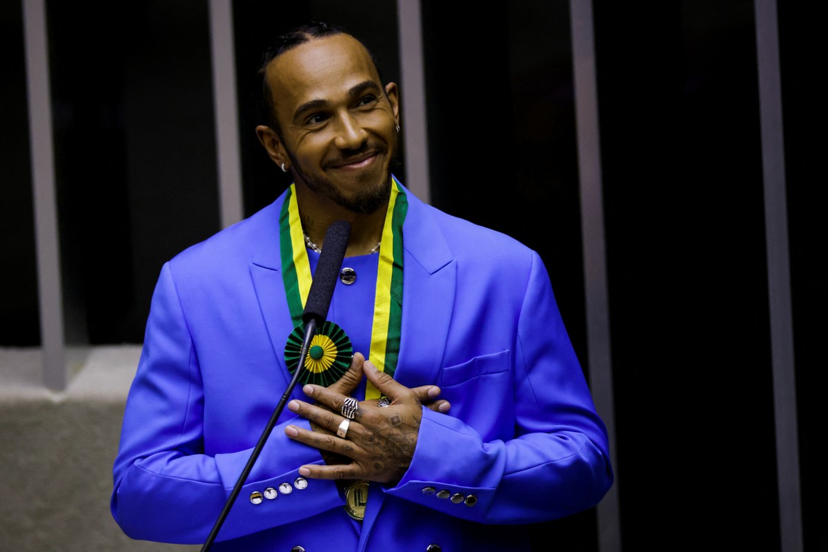 Lewis Hamilton é homenageado pela Câmara e recebe título de cidadão ...