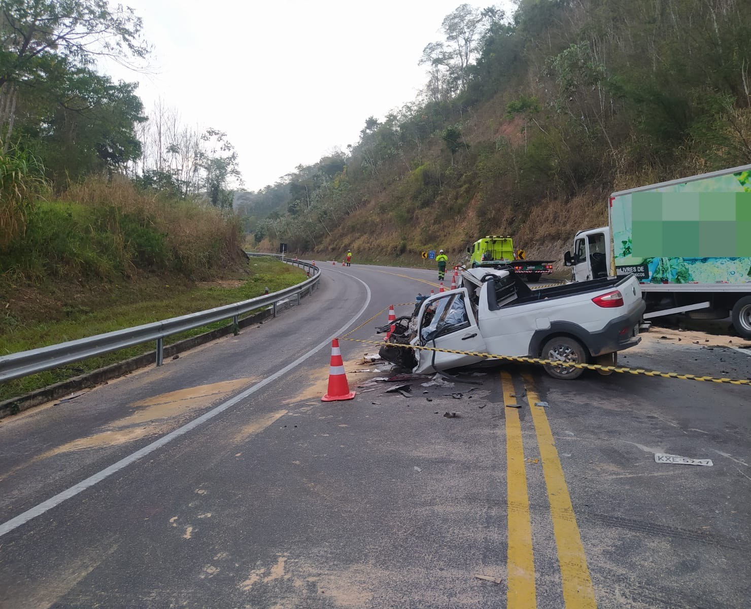 Motorista de carro morre ao bater de frente com caminhão em Sapucaia