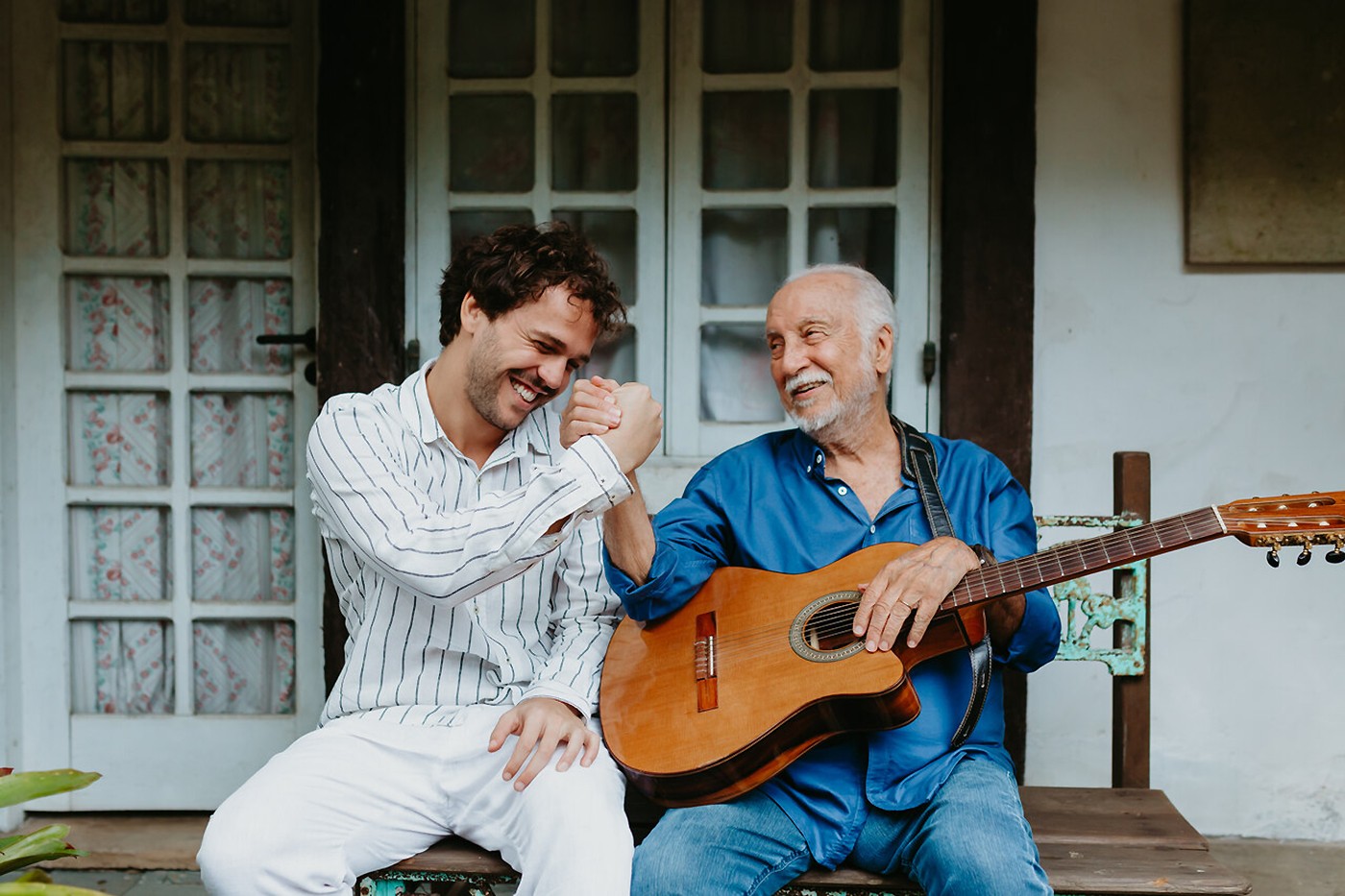 Roberto Menescal avaliza a bossa de Theo Bial com ‘Brisa que mora no ...