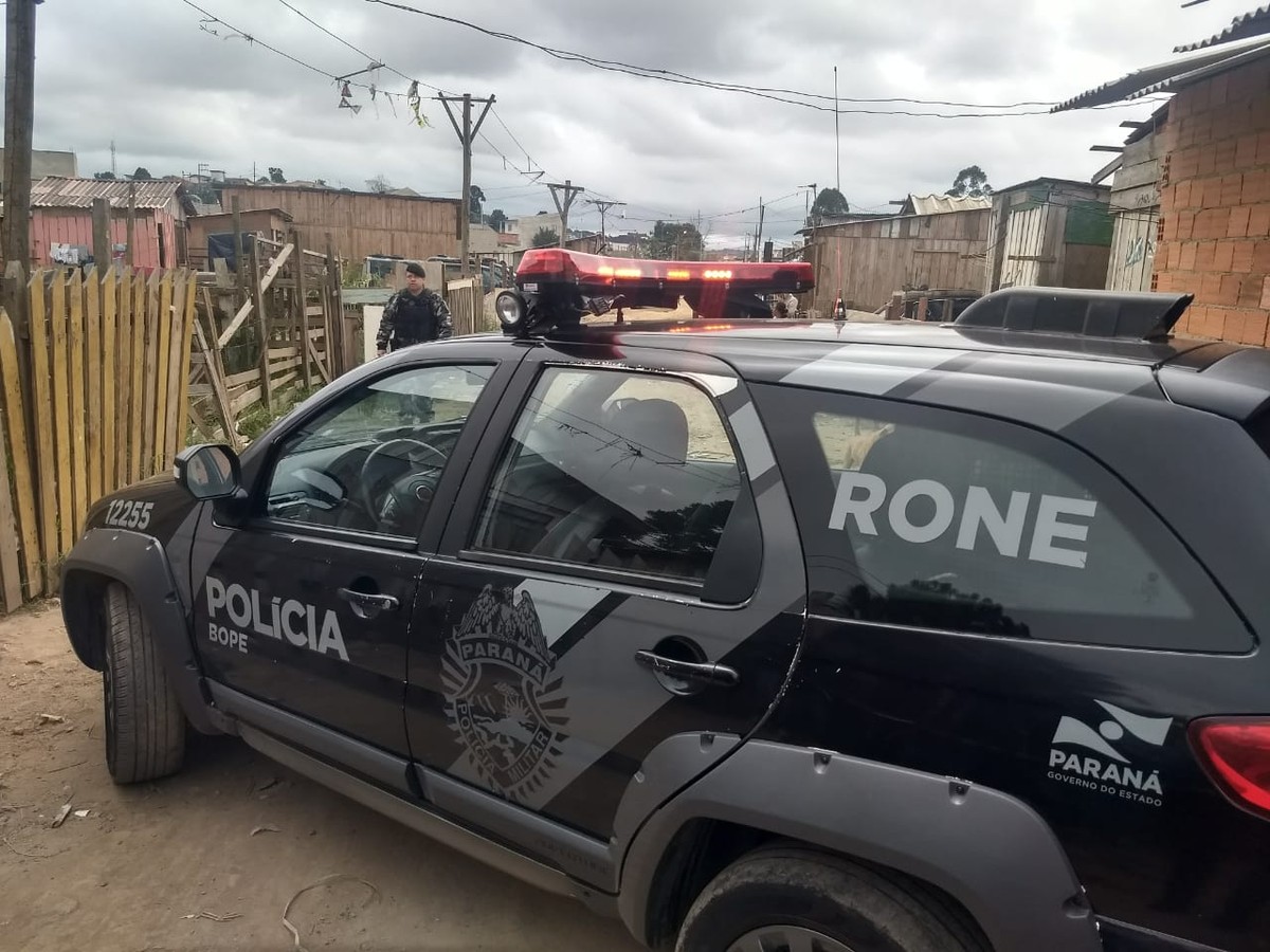 Jovem morre durante troca de tiros com policiais em Colombo, diz PM ...