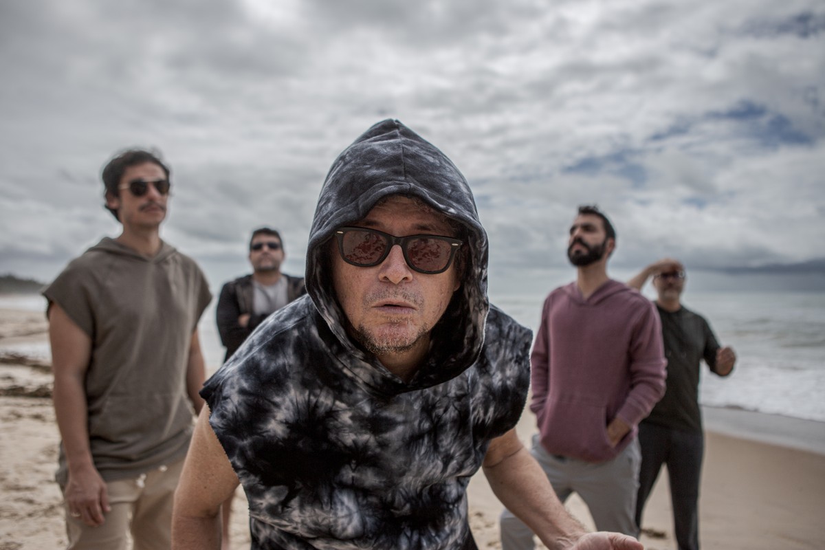 Banda Mundo Livre realiza show em Forte em Fernando de Noronha | Viver ...