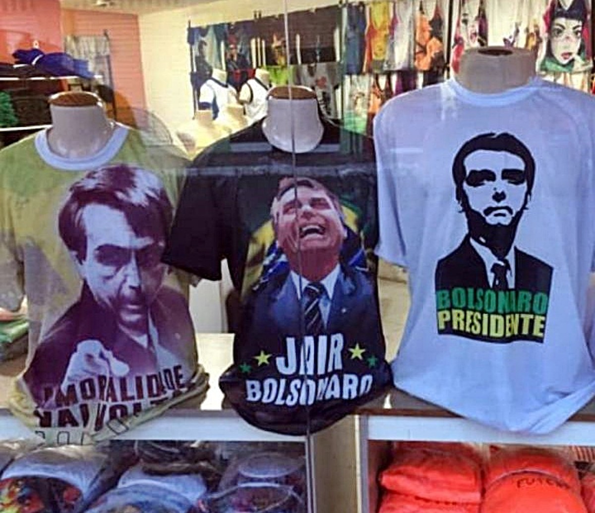 PF e MPE apreendem camisas com foto de Jair Bolsonaro no litoral do Piauí