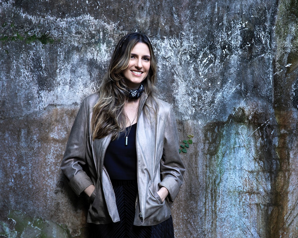 Anna Ratto inicia visita à obra de Arnaldo Antunes com a canção 'Ligado ...