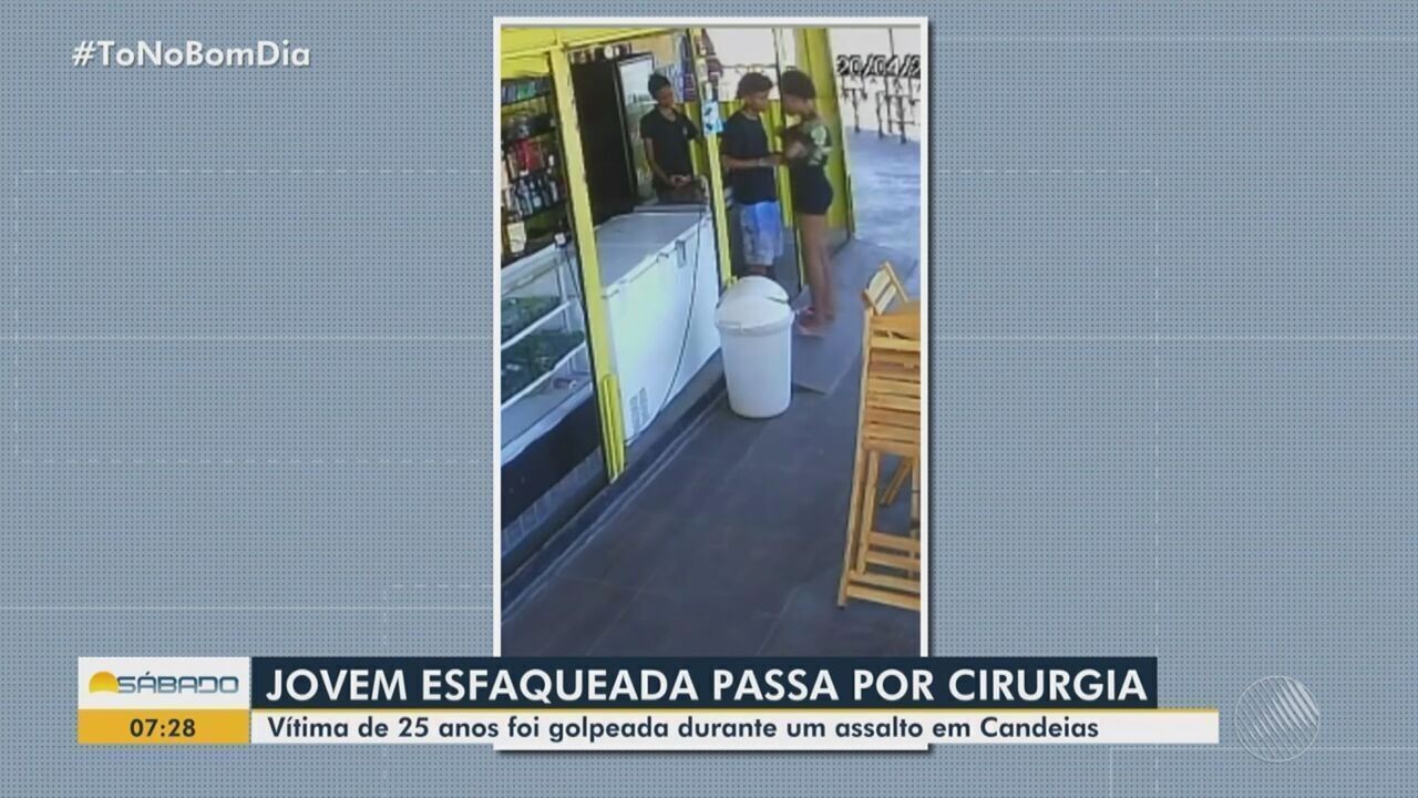 Mulher esfaqueada durante assalto na RMS passa por cirurgia; vídeo mostra momento que ela tenta ...