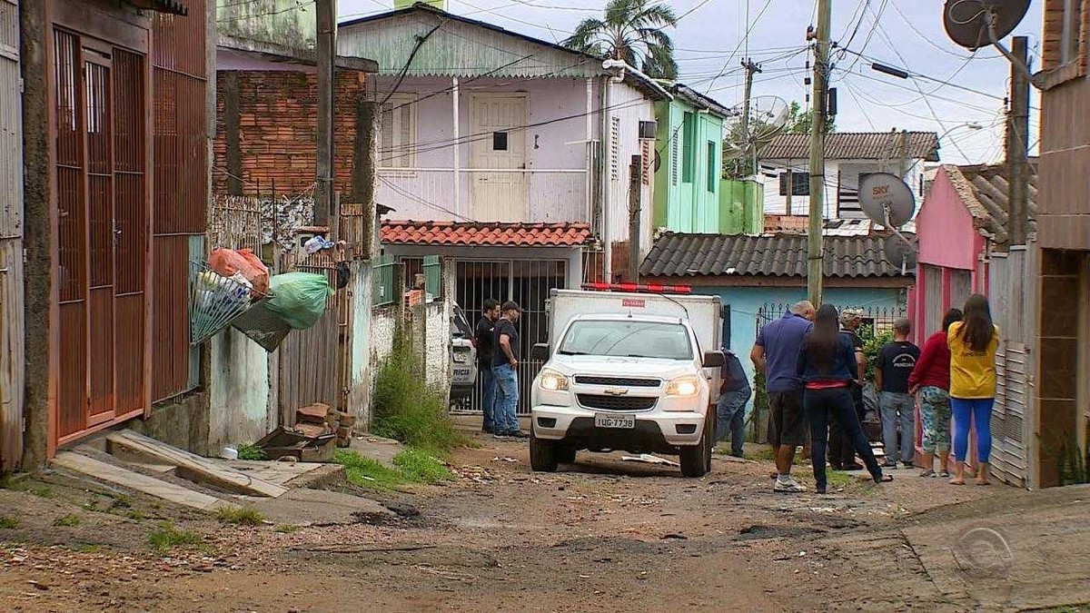 Dois homens e uma mulher são mortos a tiros na Lomba do Pinheiro, em ...