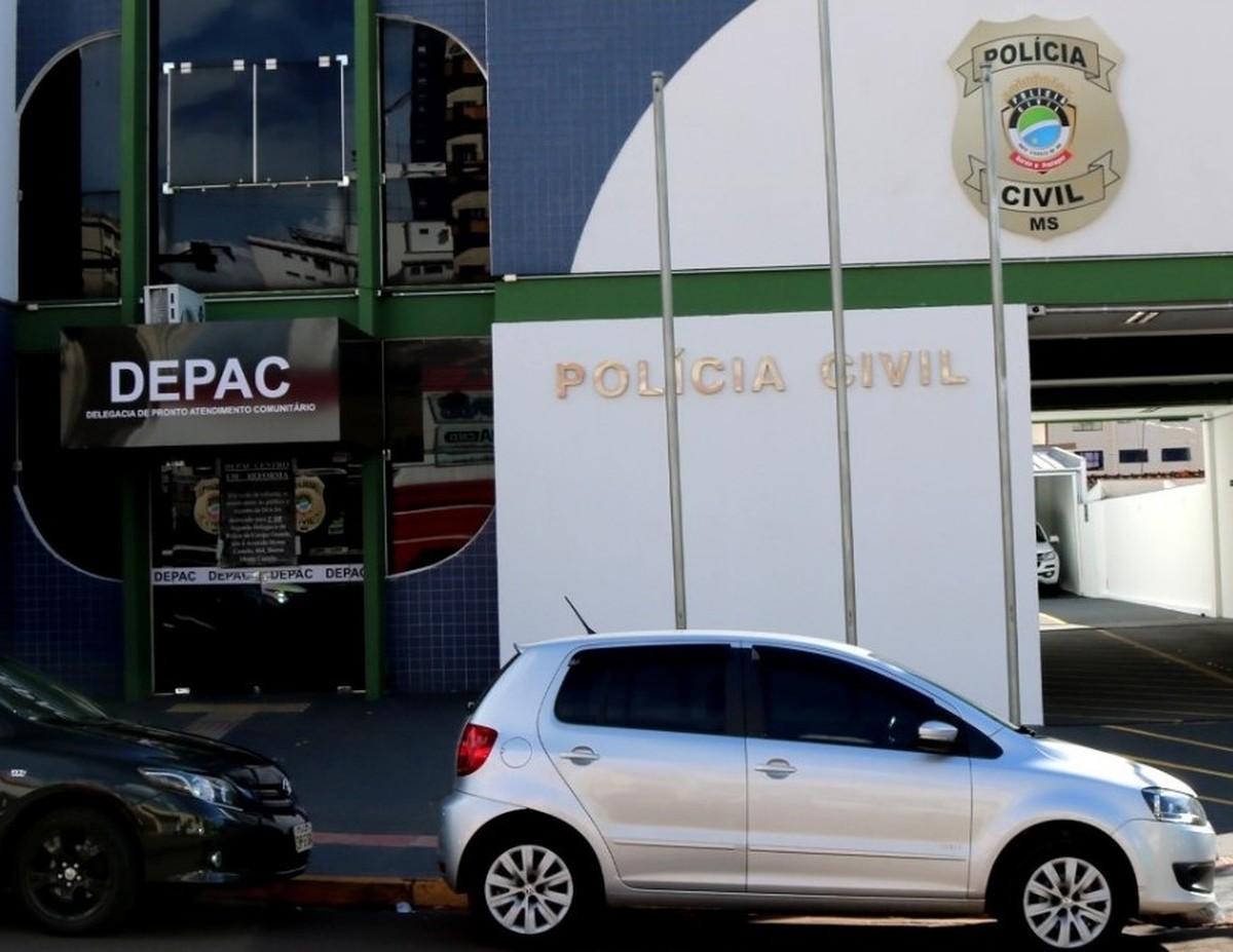 Rapaz Tenta Fugir De Delegacia Pelo Forro Logo Após Ser Preso Mas é