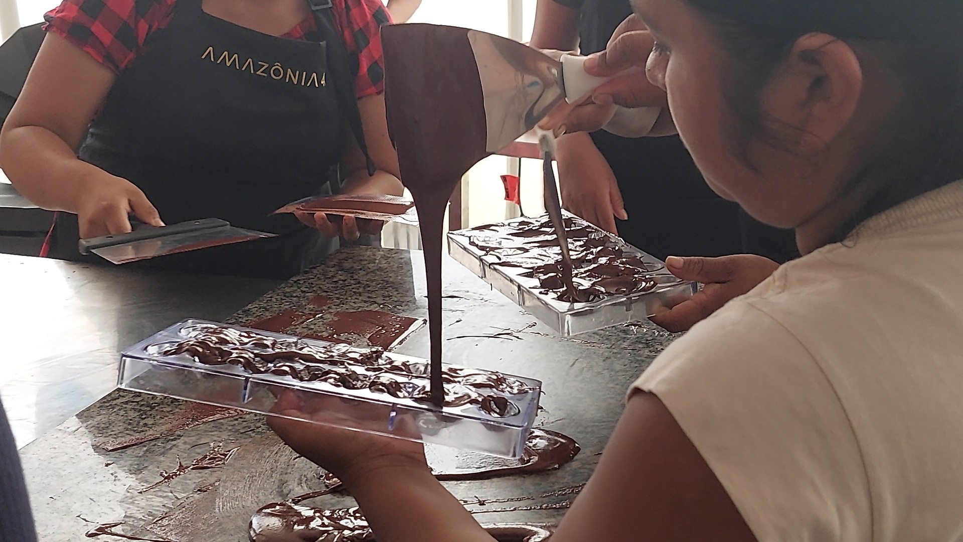 Projeto ensina indígenas a transformar cacau nativo em chocolate | G1