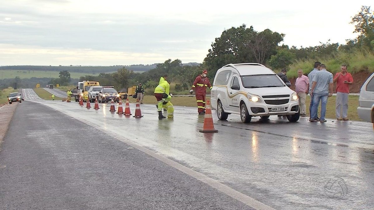 Motociclista morre ao ultrapassar caminhão a caminho do trabalho em rodovia de MS | Mato Grosso ...