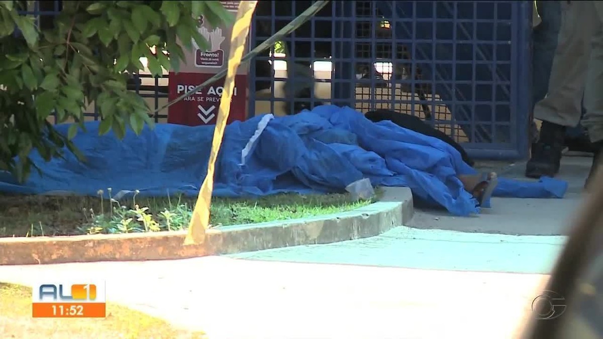 Homem é Assassinado A Tiros Dentro De Escola Pública No São Jorge Em