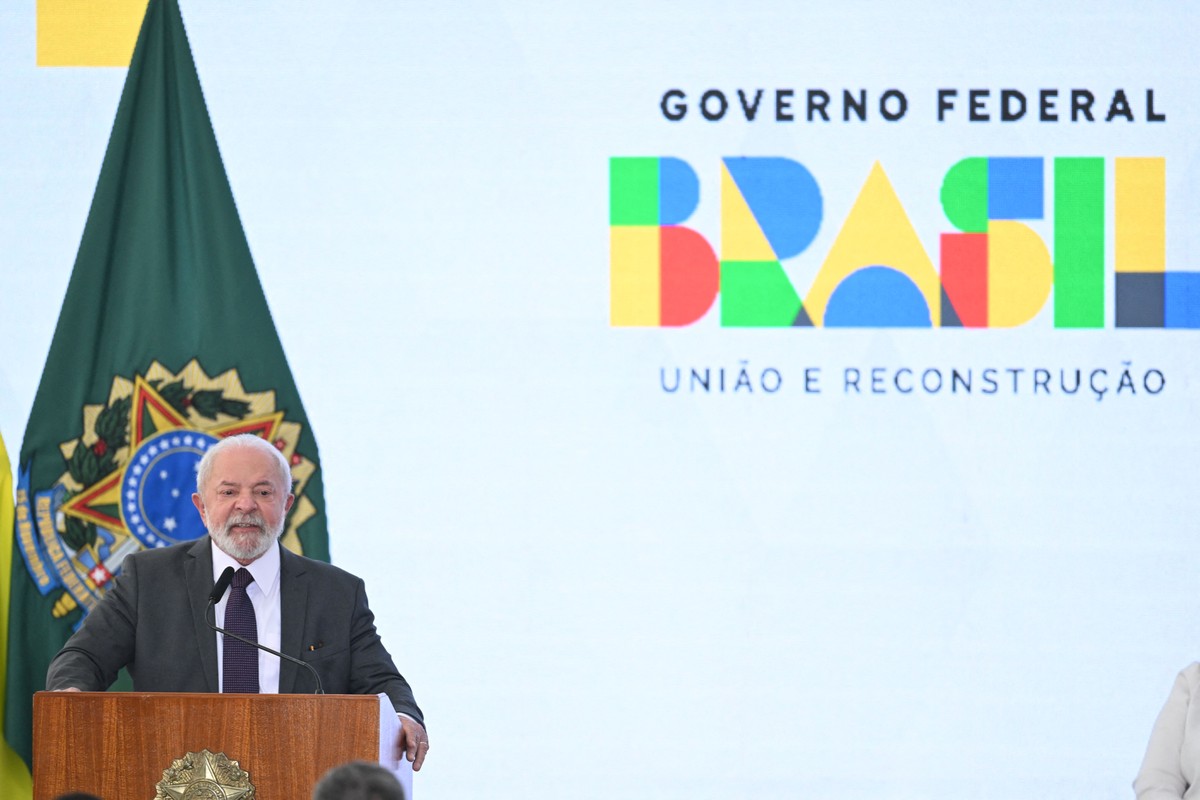 Lula tenta resgatar anos de glória ao reciclar programas sociais, mas ...