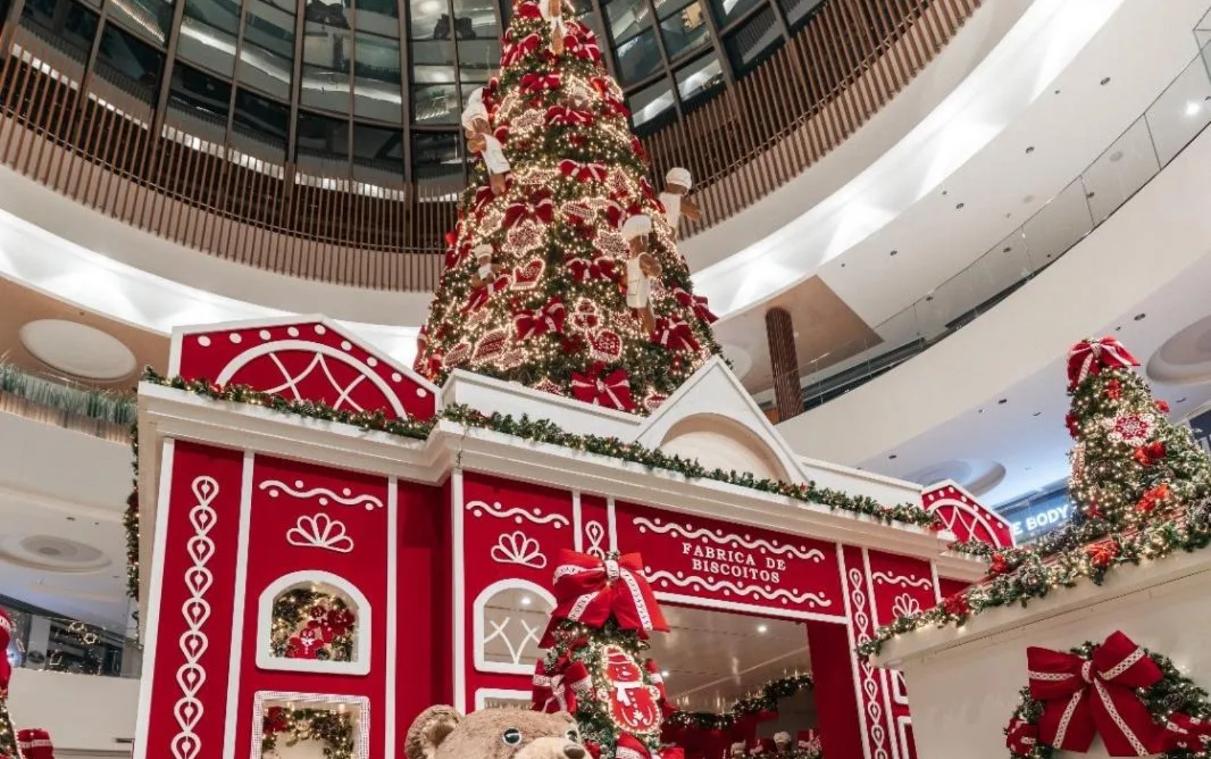 Papai Noel e árvores gigantes: veja as decorações de Natal dos ...