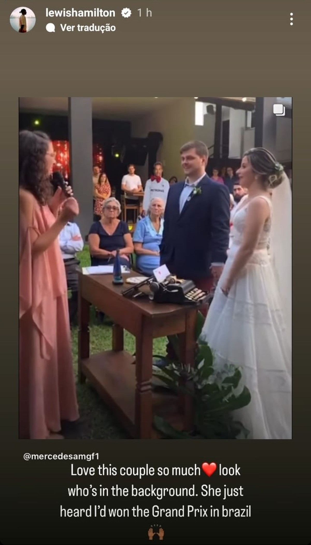 Mercedes envia macacão autografado por Hamilton para noivos que pararam ...