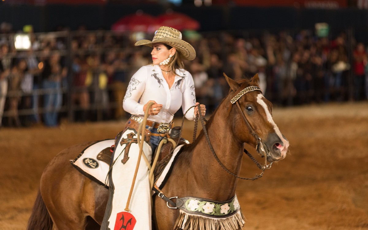Operários da arena se arriscam para garantir segurança de peões nos ...
