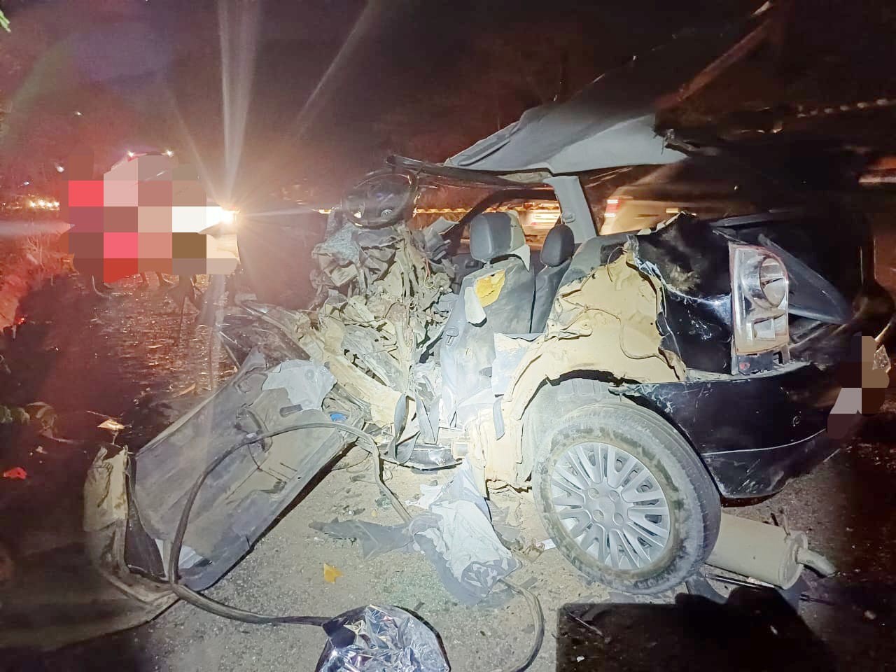 Colisão entre dois carros deixa homem morto e 2 feridos na BR-104, em Caruaru | Caruaru e Região ...