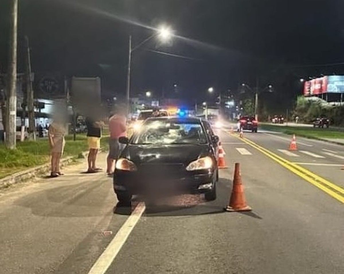 Ciclista fica ferido ao se envolver em acidente com carro na Rio-Santos ...