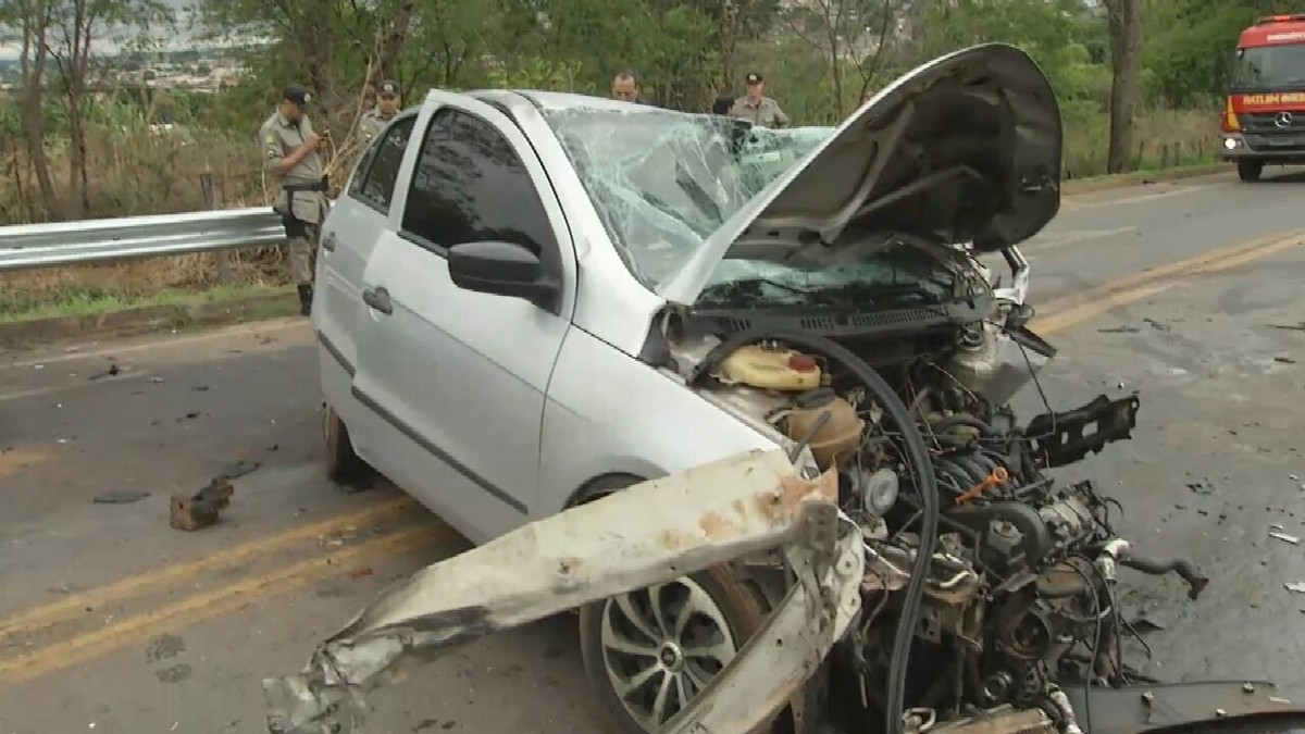 Motorista bêbado mata um e deixa dois feridos em acidente com dois carros e viatura da PM na BR ...