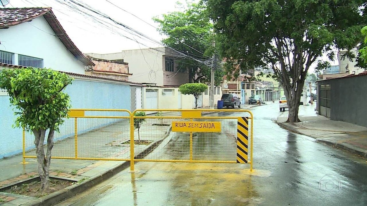 Moradores fecham ruas de Honório Gurgel para se proteger de assaltos