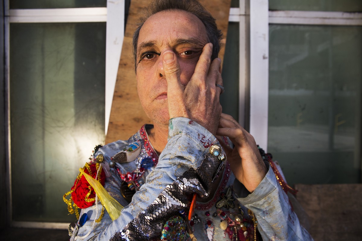 Luís Capucho, voz dos marginais, expõe sombras da noite no álbum ...