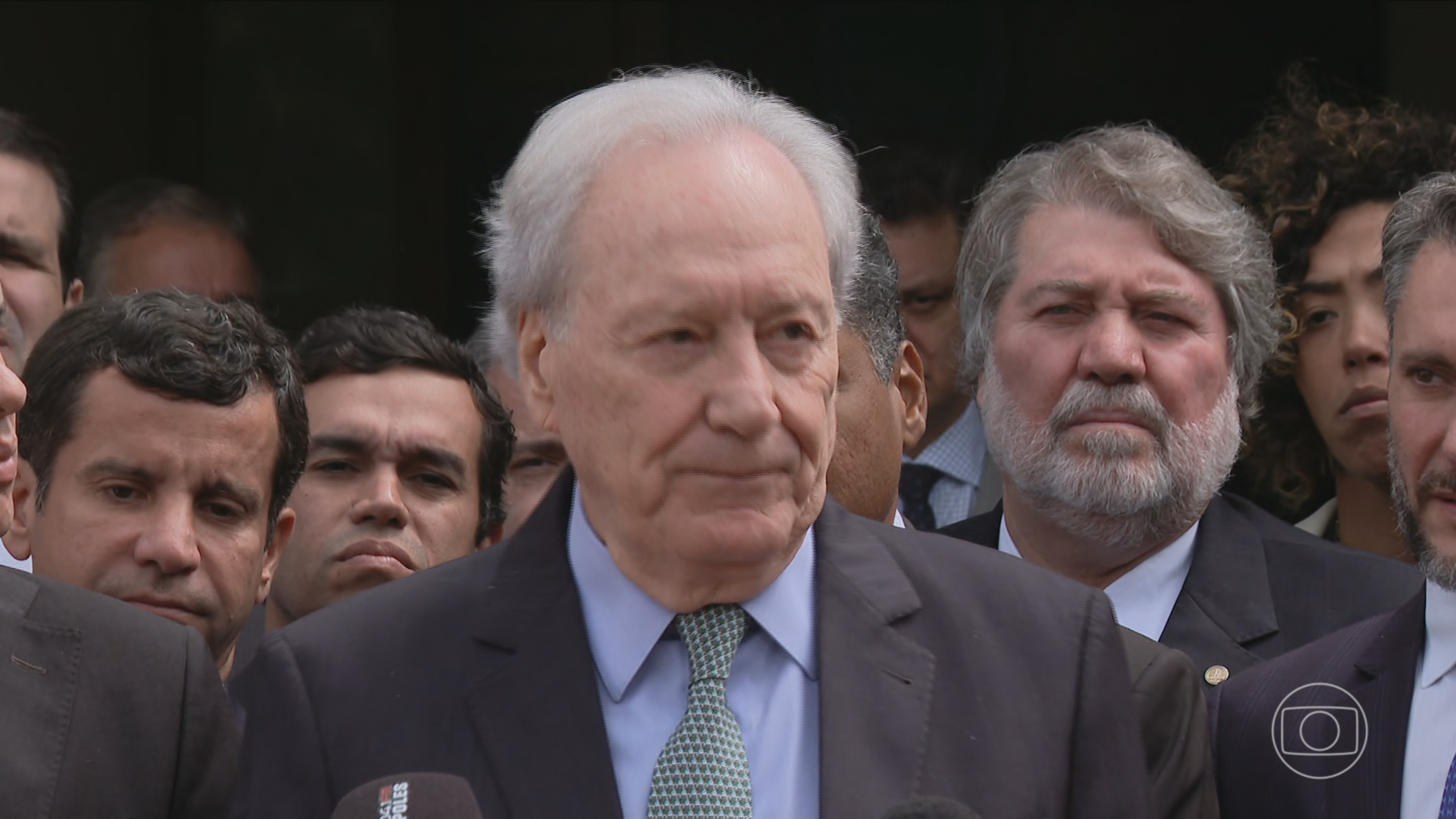 Lewandowski apresenta texto da PEC da Segurança aos líderes dos ...