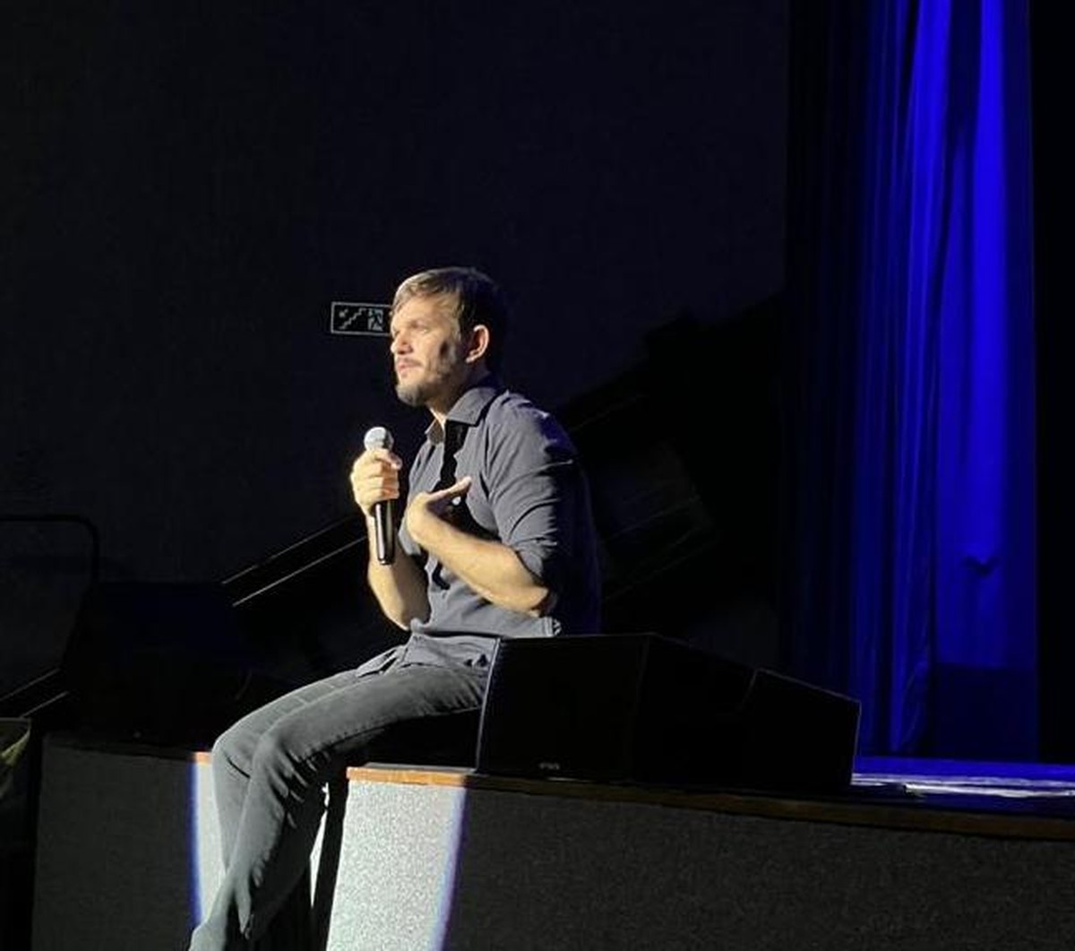 Sucesso nas redes sociais, Padre Patrick faz show 'Fora da Caixinha' em ...