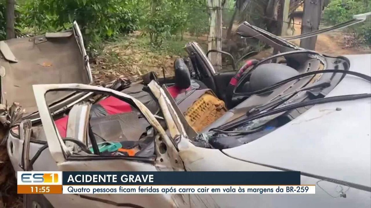 Capotamento deixa 4 feridos e carro destruído em vala às margens da BR-259 no ES | Espírito ...