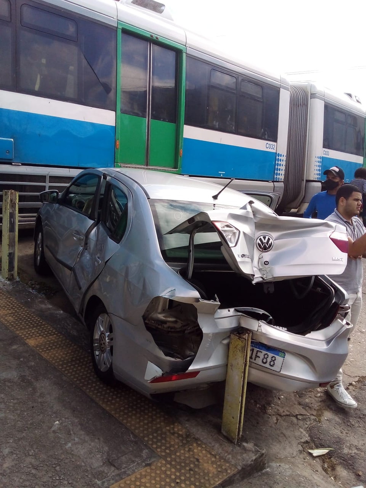 Carro é Atingido Por Trem Em Linha Férrea De Natal Rio Grande Do