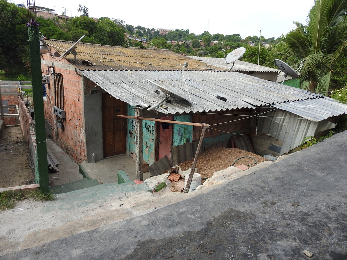 Criminosos Invadem Casa E Matam Dois Homens Na Frente De Crianças Em