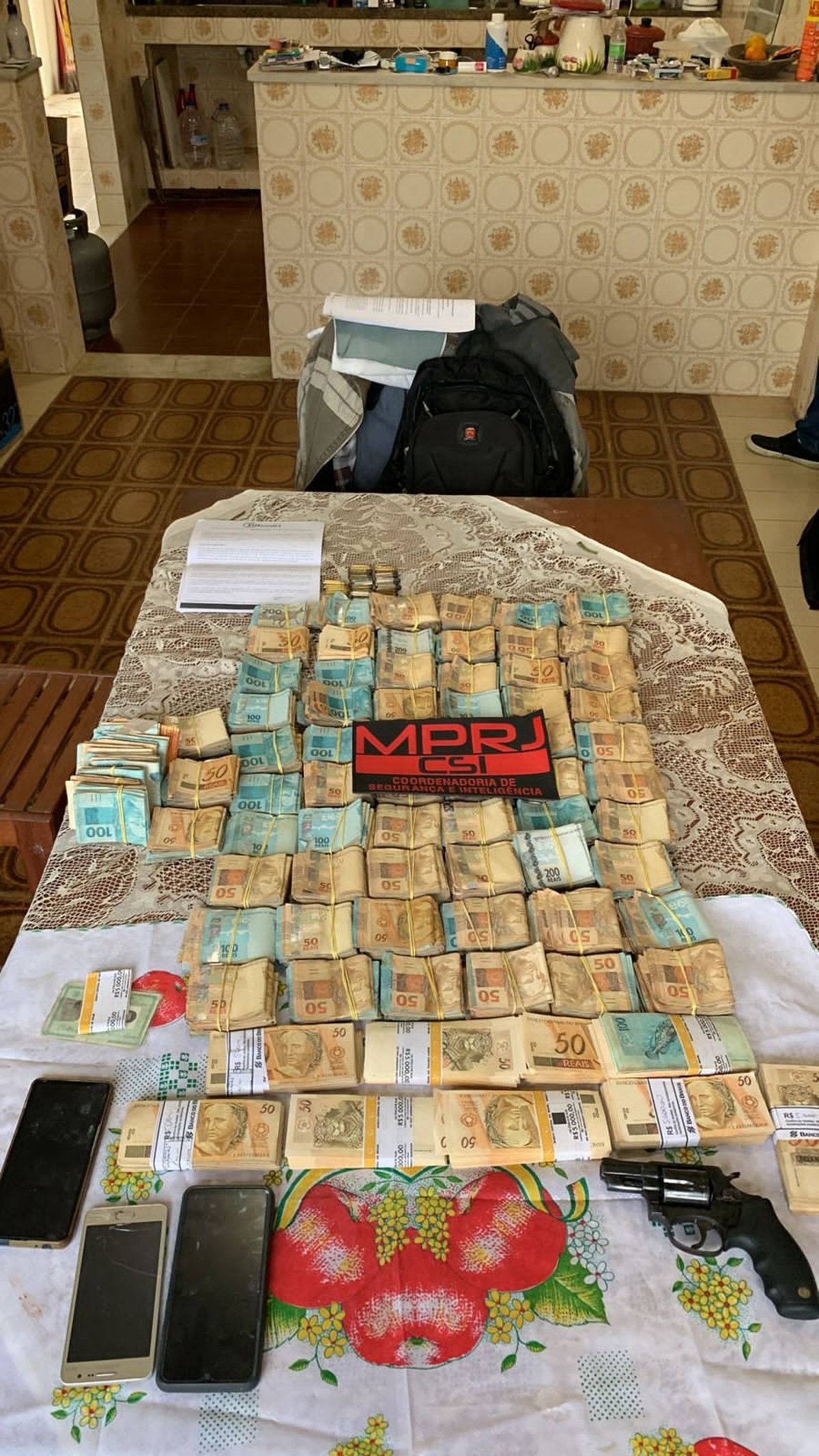 Policiais civis são alvos de operação contra cobrança de propina a ...