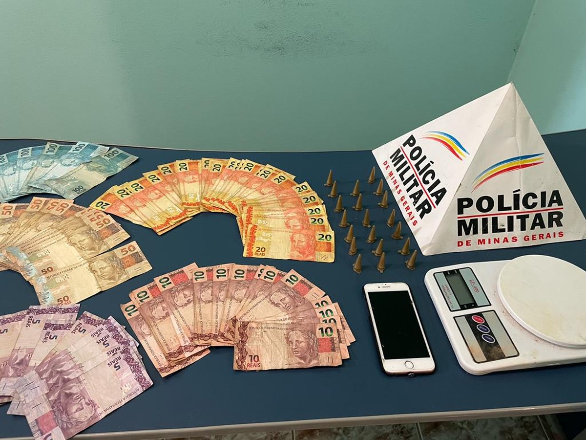 Pm Apreende R 2 851 Pinos De Cocaína E Uma Balança Em São Sebastião