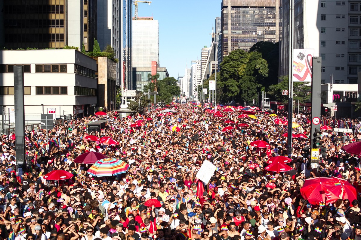 27ª Parada do Orgulho LGBT+ reúne multidão em SP: 'Queremos políticas ...